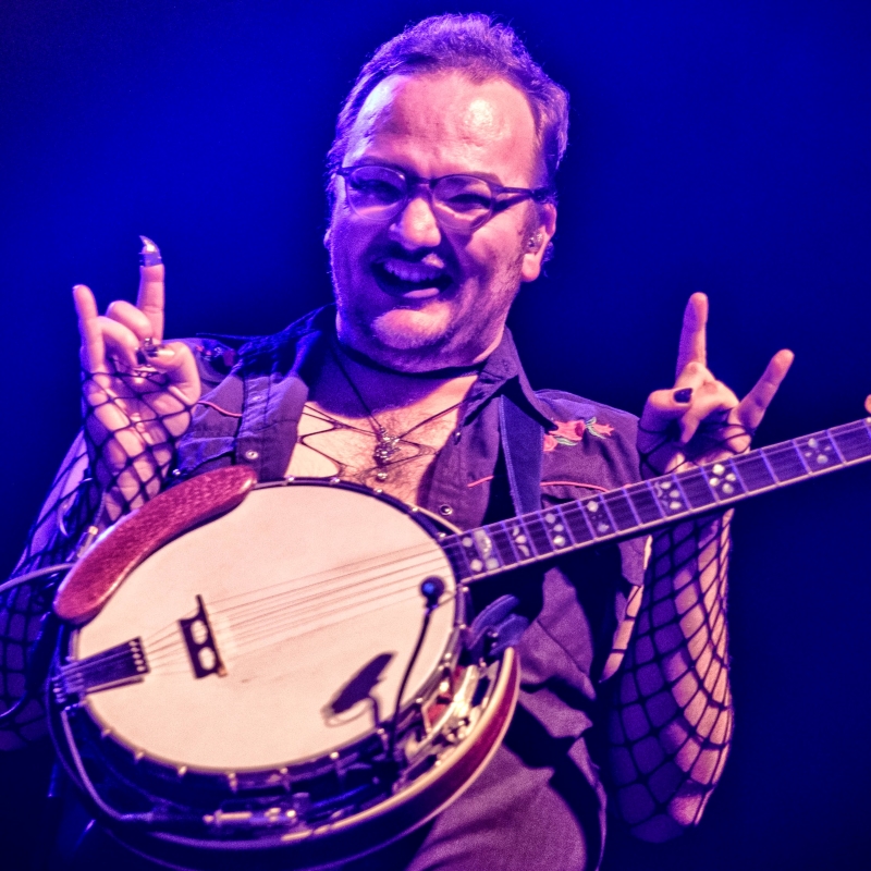 #136 – Sam Armstrong-Zickefoose - The Picky Fingers Banjo Podcast